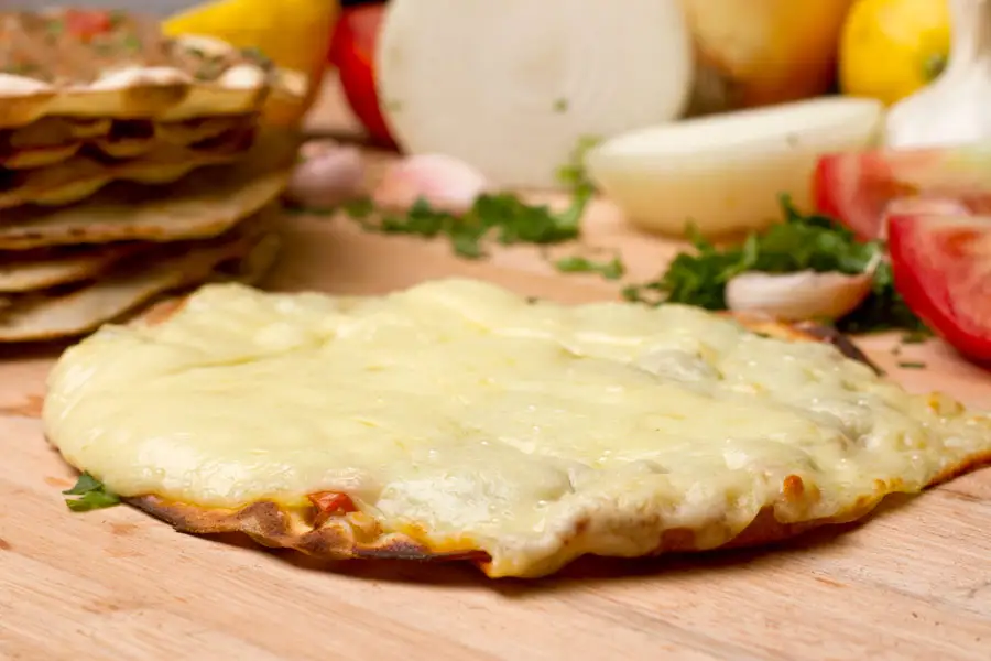 Lehmeyun con Muzzarella - Ararat Recetas Armenias